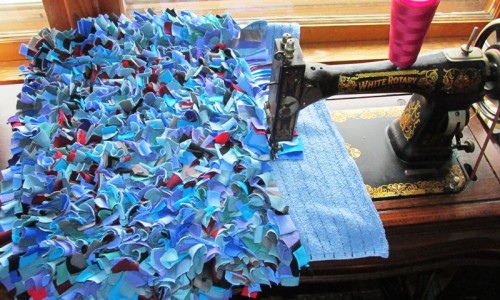 Make a Sturdy Shag Rag Rug of T-Shirts – Well WaterBoy Products